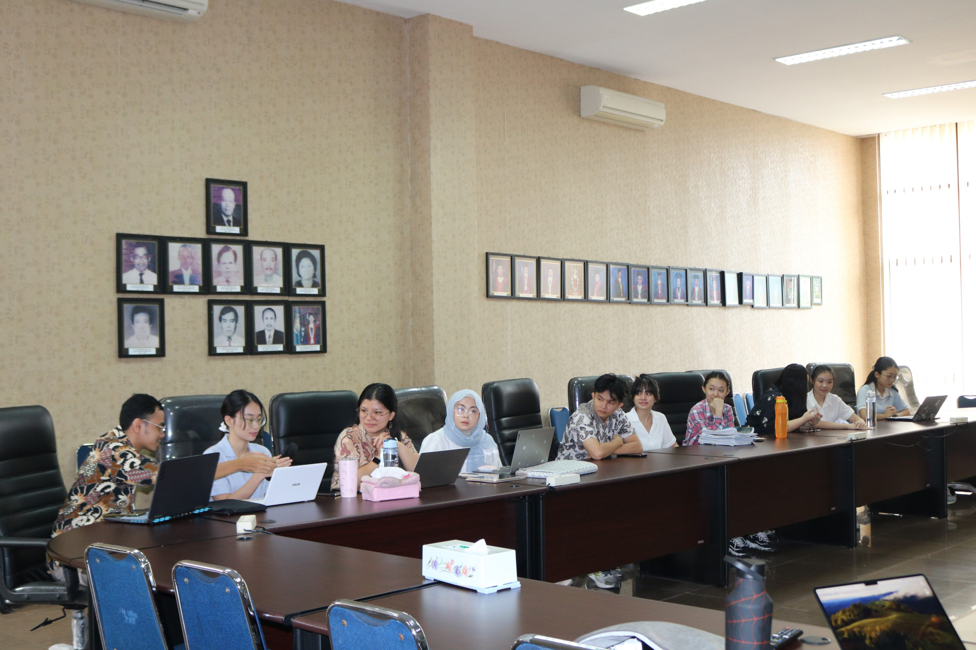 Focus Group Discussion Room