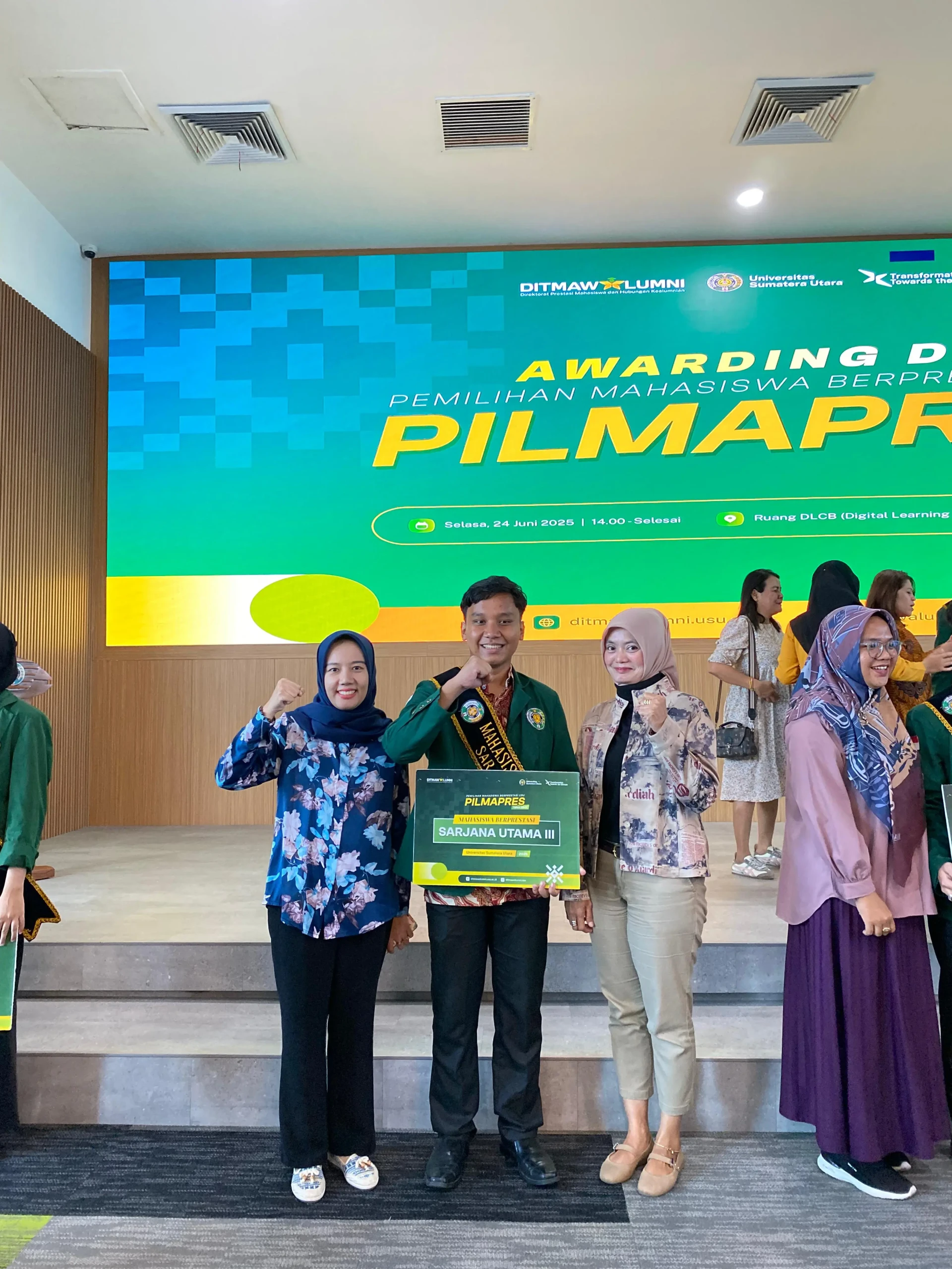 Mahasiswa Fakultas Teknik Meraih "sarjana Utama Iii" Pada Awarding Day ...